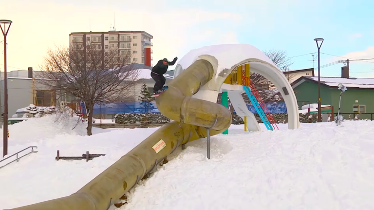 アグレッシブなラインで魅せるストリートフッテージ集。"RAW FILES: COLE NAVIN" | EPIC SNOWBOARDING ...